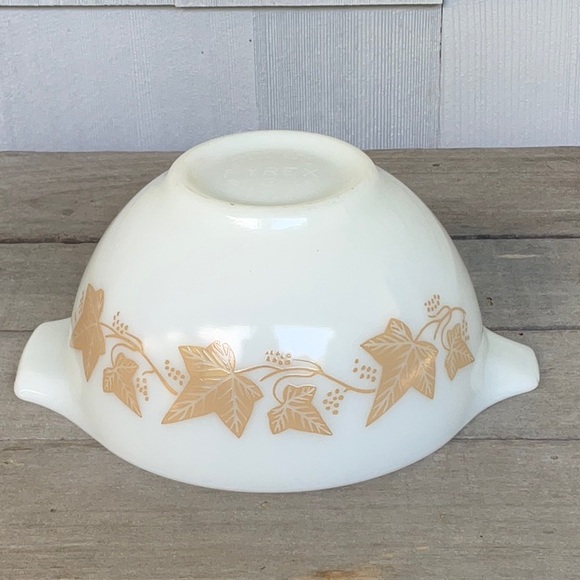 Pyrex | Kitchen | Vintage 96s Pyrex Sandalwood Tan Ivy Leaves 441 1 12 ...